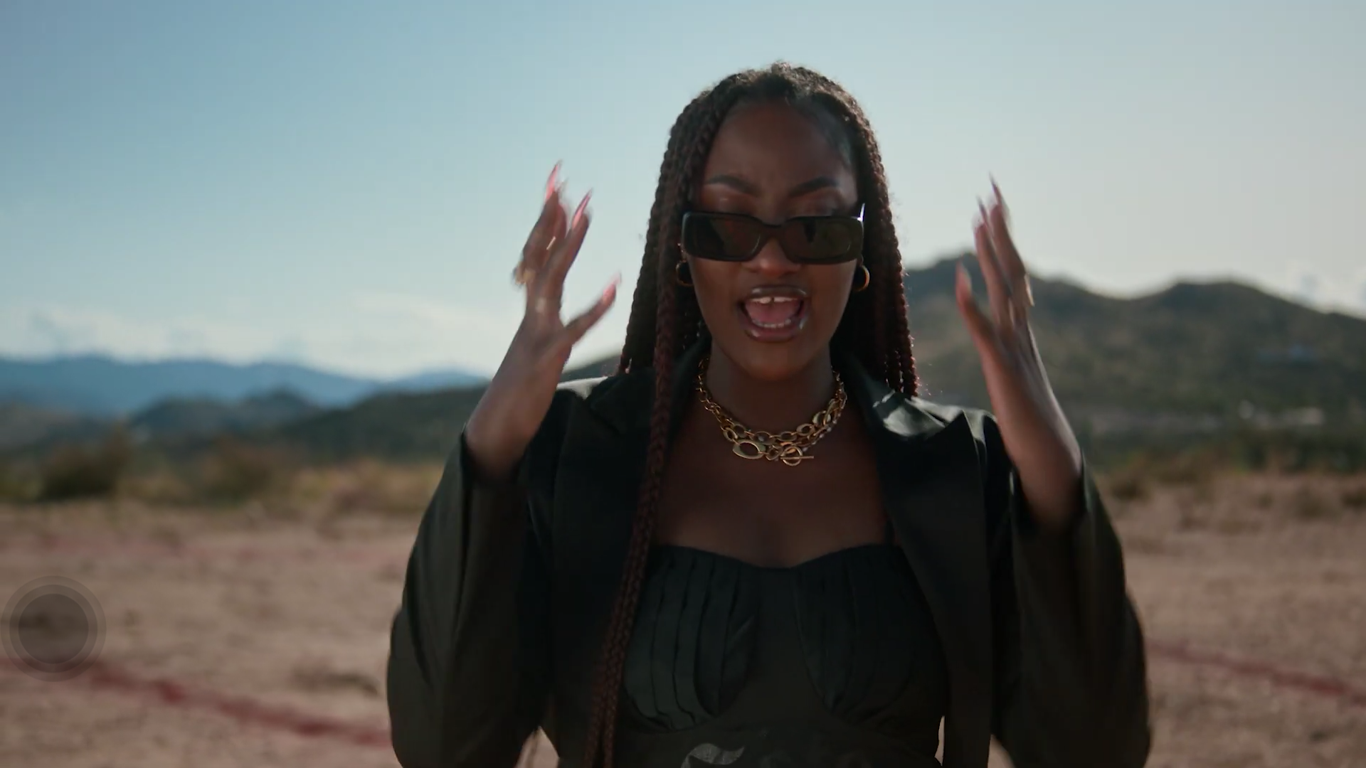 Tems Looks Sexy In New Selfie Pics - leurr