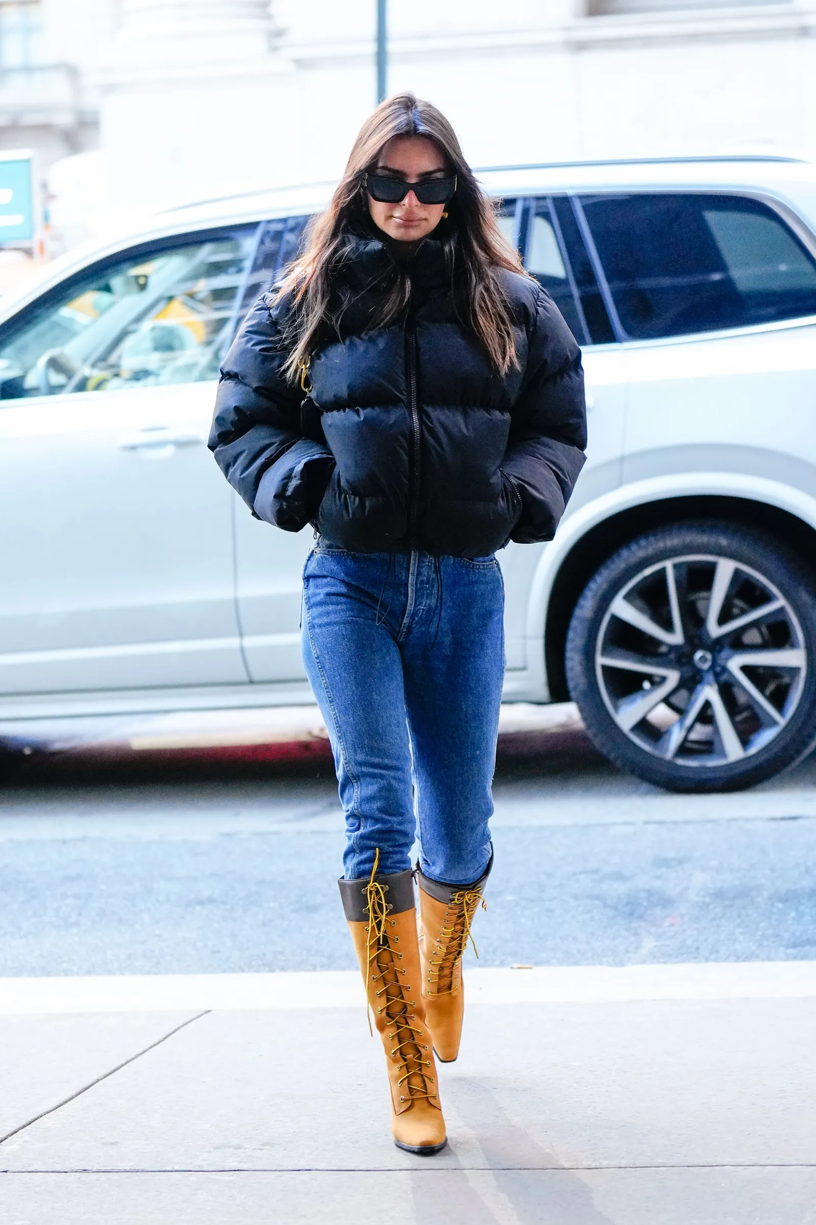 Emily Ratajkowski Channels J Lo In These Y2K-Inspired Boots - leurr