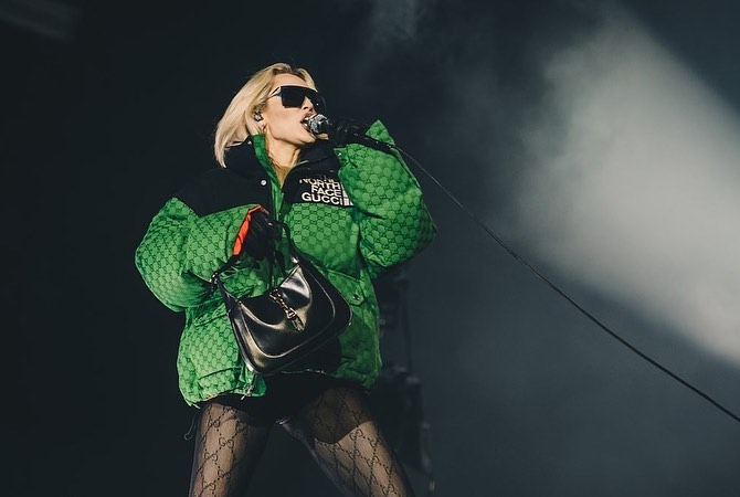 Miley Cyrus Modeled a Lacy Black Bra and Underwear Set While Posing ...