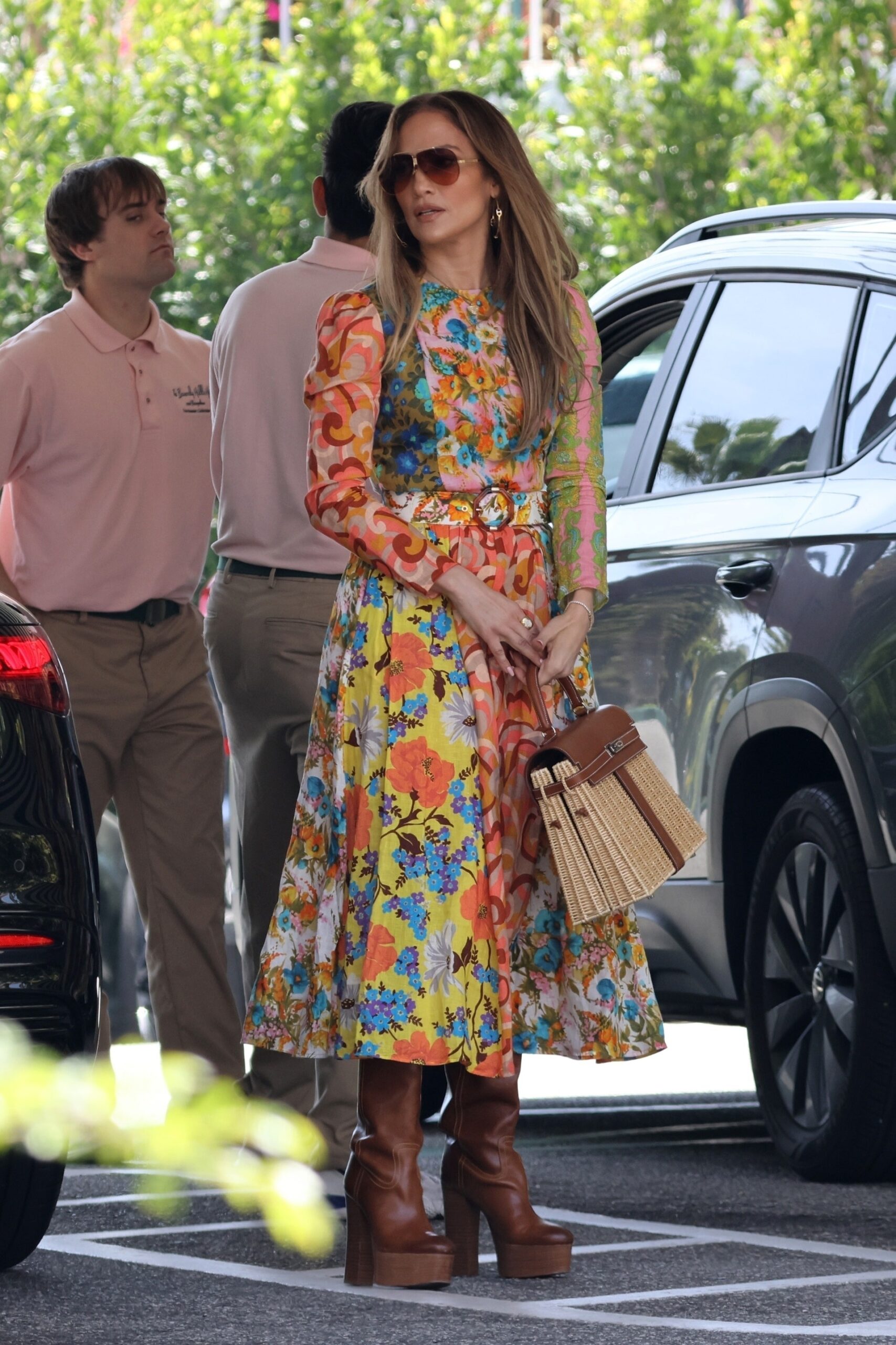 Jennifer Lopez's Spring Staple Includes A 70s-esque Boho Dress - leurr