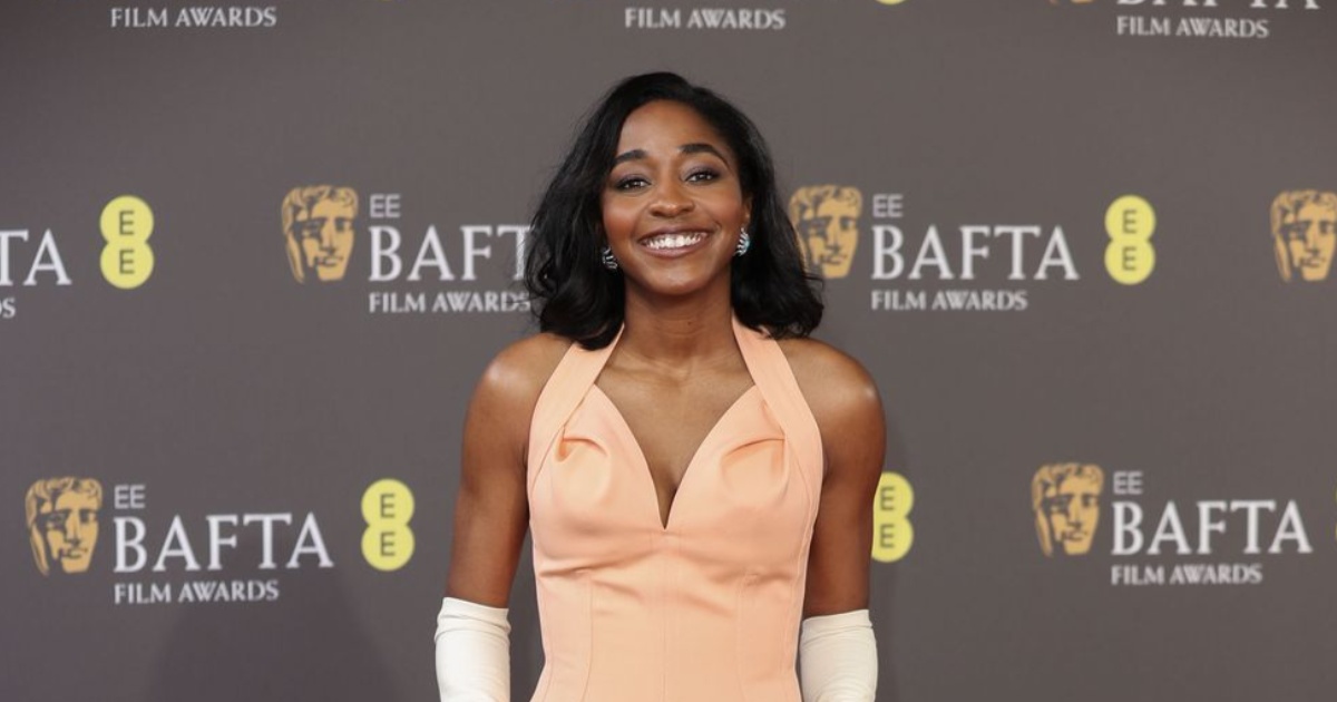 At the BAFTAs, Ayo Edebiri Dishes Up Old Hollywood Glamour - leurr