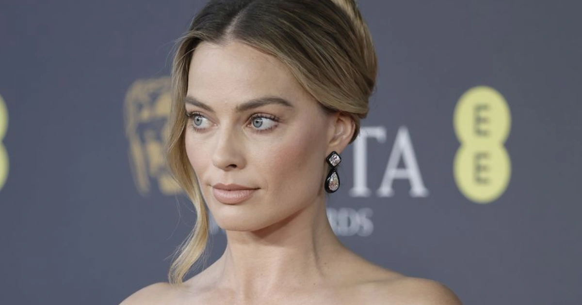 Margot Robbie Puts A Barbie Spin On Old Hollywood Glamour - leurr
