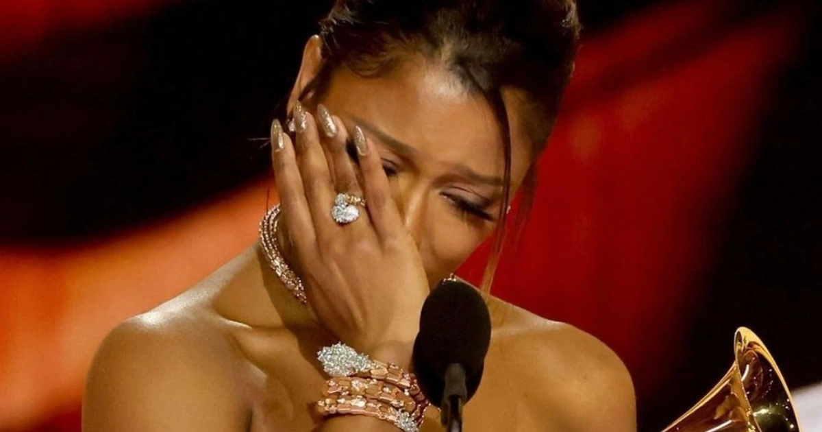 Victoria Monét Matches Grammy Awards With Her Dress and Manicure - leurr