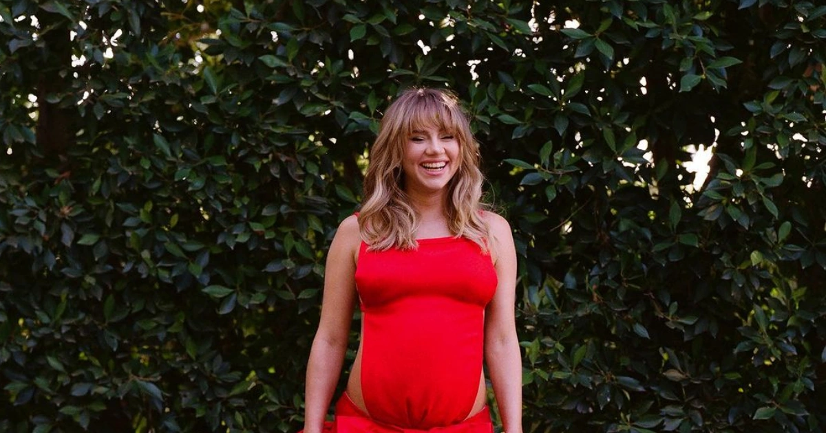 Suki Waterhouse Reveals First Photo Of Her Newborn Baby - leurr