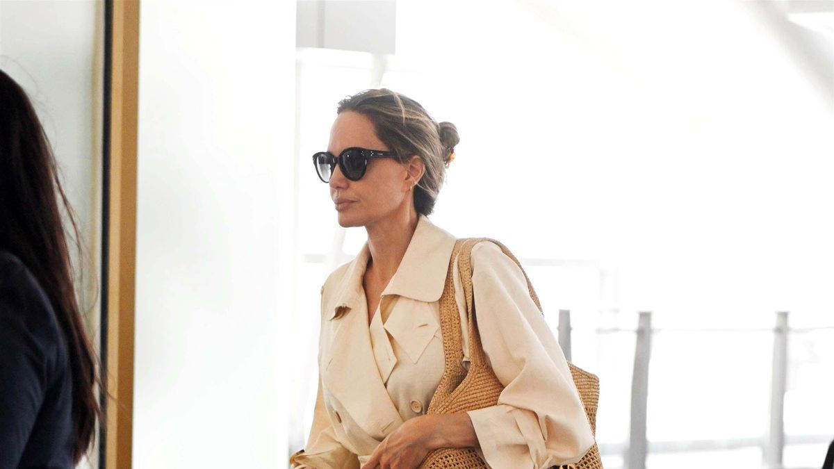 Angelina Jolie Elevates Airport Fashion to New Heights with Impeccable ...