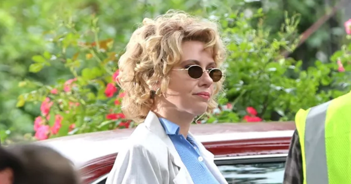 Scarlett Johansson’s Curly Bob Is the Retro Hair Moment of the Season ...