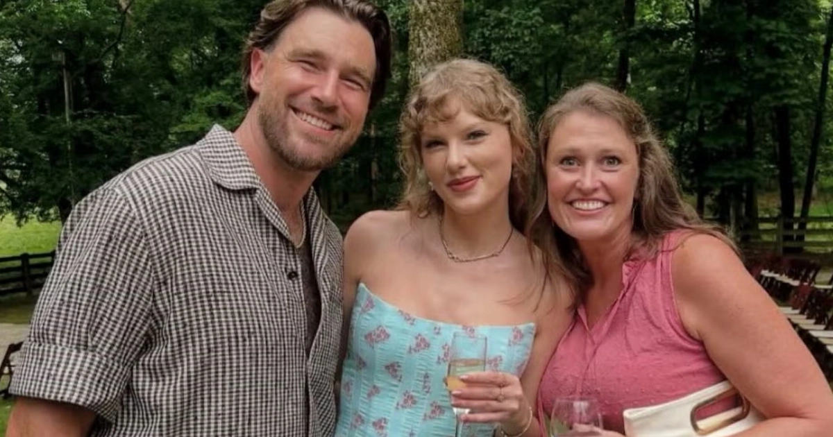 Taylor Swift Channels Whimsical Romance in Powder Blue Markarian at a ...