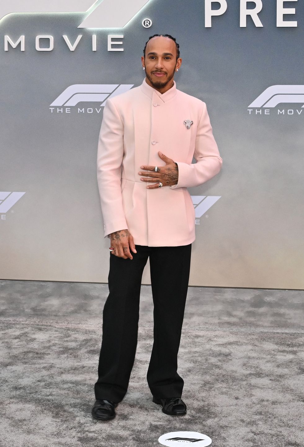 Lewis Hamilton Redefines Red Carpet Chic at F1 Premiere - leurr