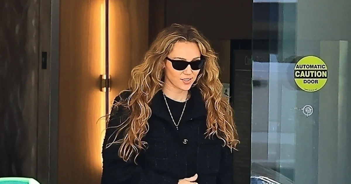 Miley Cyrus Masters Effortless Autumn Cool in Classic Denim and Black ...